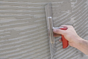 Styropor verputzen: Darauf sollten Heimwerker achten