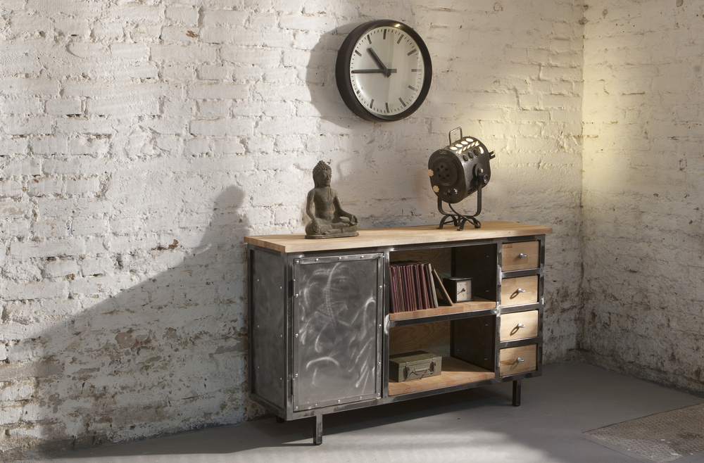 Schrank Industrial: Zeitloses Design in verschiedenen Ausführungen